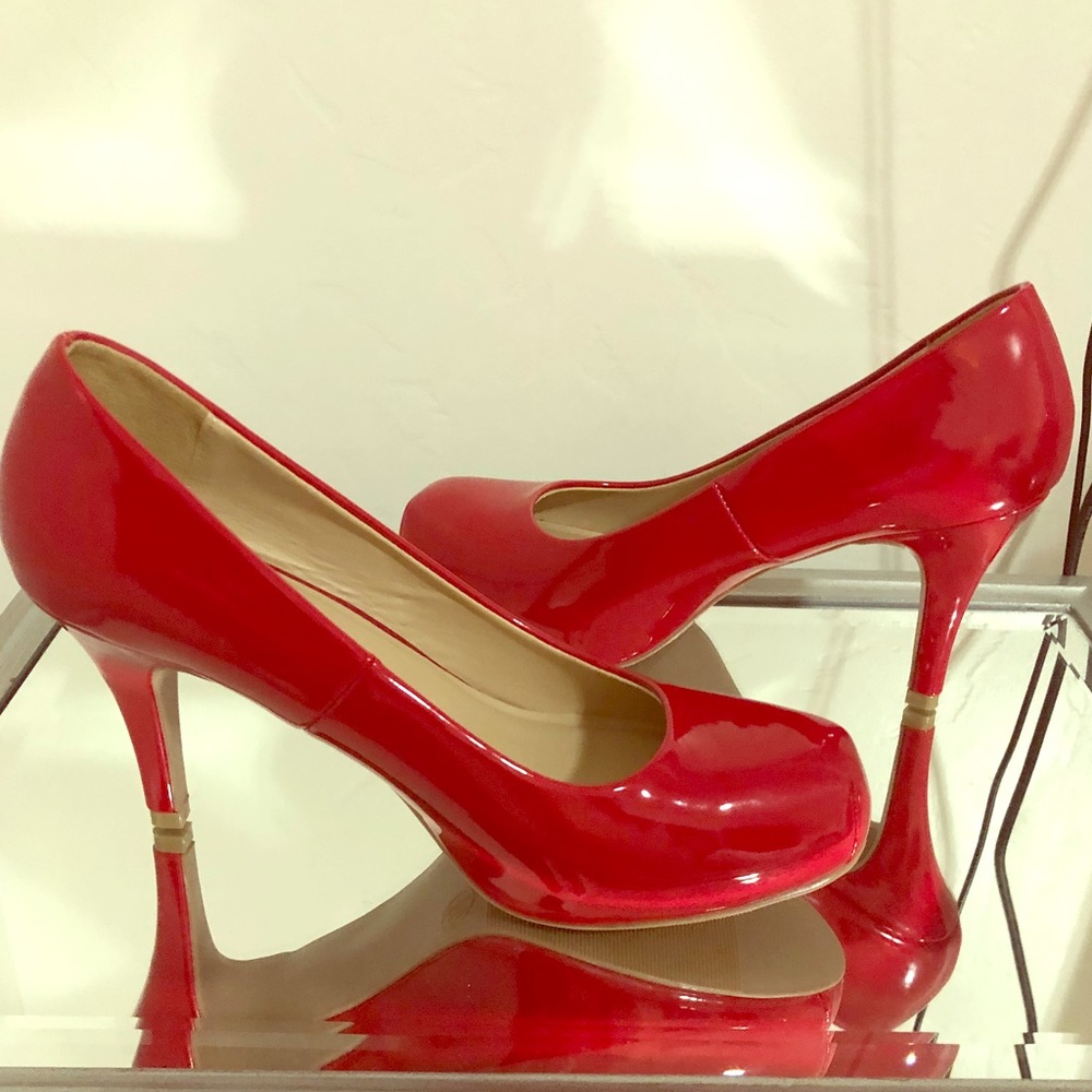 Shiny Patent Leather Red Pumps - Gem